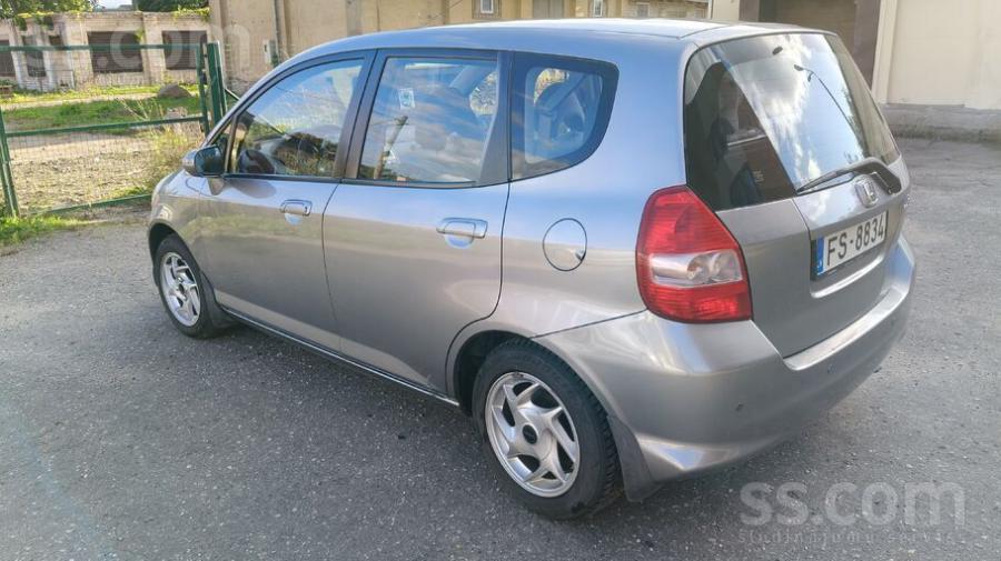 Pelēks Honda Jazz 2006 Daugavpils, ar dzinēja tilpumu 1.30 L un nobraukumu 252 tūkst. km par 1200 €, foto 19 vietnē AUTOMOTO.COM.LV