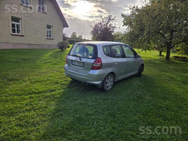 Хонда Джаз 2006 в Балви на AUTOMOTO.COM.LV Серый Хонда Джаз 2006 в Балви, объемом двигателя 1.30 л и пробегом 97 тыс. км за 1000 €, фото 4 на AUTOMOTO.COM.LV
