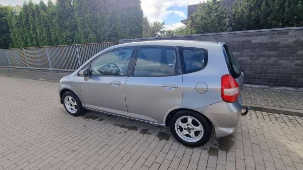 Pelēks Honda Jazz 2006 Marijampole, ar dzinēja tilpumu 1.34 L un nobraukumu 188 tūkst. km par 800 €, foto 3 vietnē AUTOMOTO.COM.LV