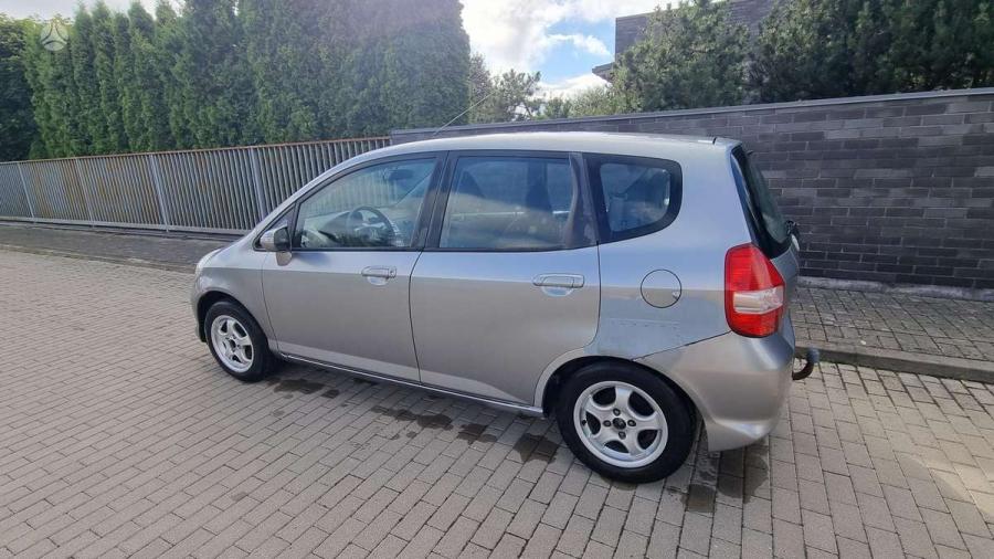Pelēks Honda Jazz 2006 Marijampole, ar dzinēja tilpumu 1.34 L un nobraukumu 188 tūkst. km par 800 €, foto 3 vietnē AUTOMOTO.COM.LV