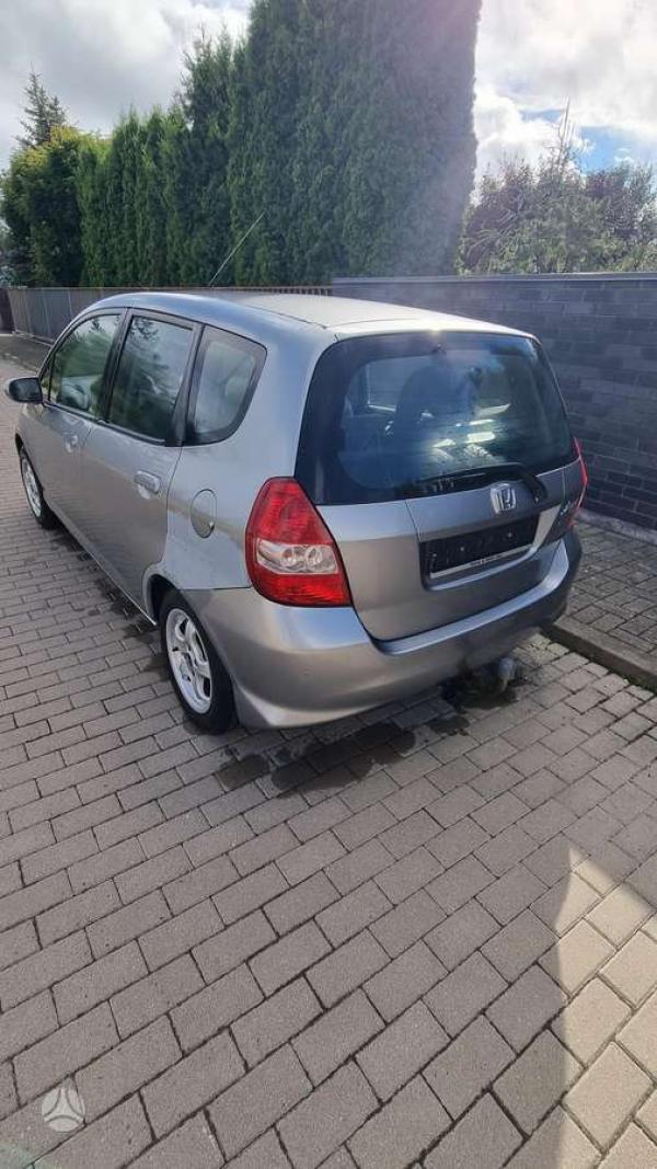 Pelēks Honda Jazz 2006 Marijampole, ar dzinēja tilpumu 1.34 L un nobraukumu 188 tūkst. km par 800 €, foto 4 vietnē AUTOMOTO.COM.LV