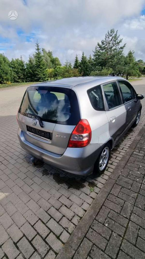 Pelēks Honda Jazz 2006 Marijampole, ar dzinēja tilpumu 1.34 L un nobraukumu 188 tūkst. km par 800 €, foto 5 vietnē AUTOMOTO.COM.LV