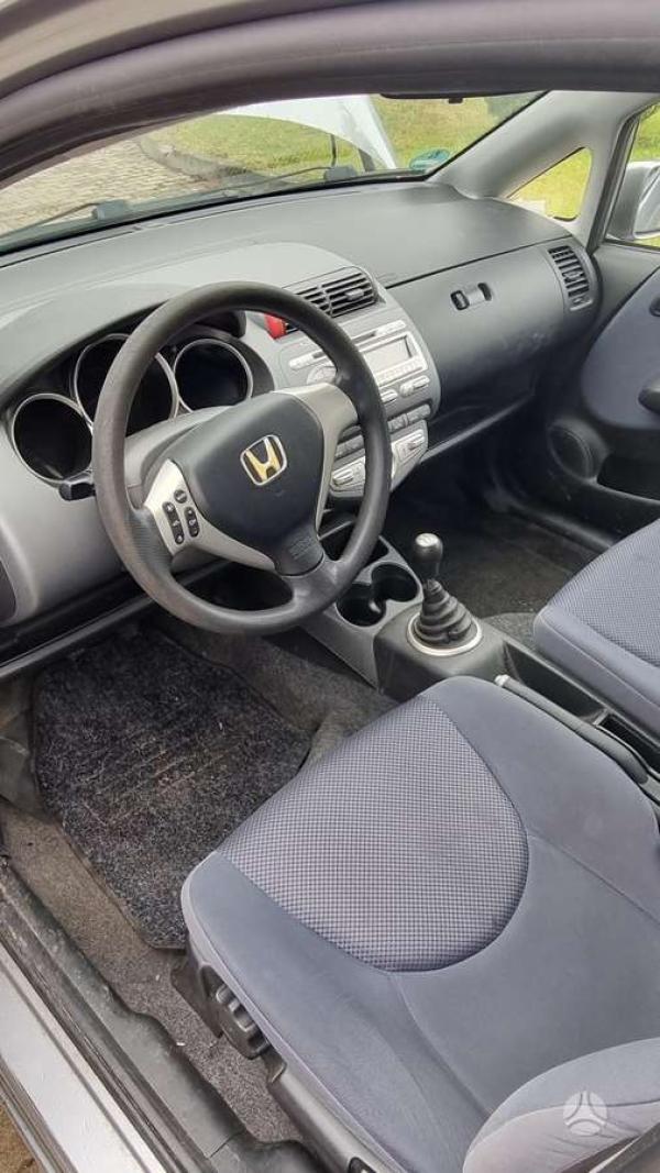 Pelēks Honda Jazz 2006 Marijampole, ar dzinēja tilpumu 1.34 L un nobraukumu 188 tūkst. km par 800 €, foto 11 vietnē AUTOMOTO.COM.LV