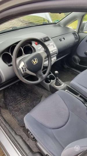 Pelēks Honda Jazz 2006 Marijampole, ar dzinēja tilpumu 1.34 L un nobraukumu 188 tūkst. km par 800 €, foto 11 vietnē AUTOMOTO.COM.LV