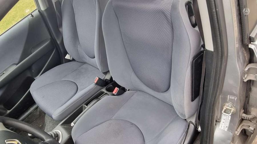 Pelēks Honda Jazz 2006 Marijampole, ar dzinēja tilpumu 1.34 L un nobraukumu 188 tūkst. km par 800 €, foto 14 vietnē AUTOMOTO.COM.LV