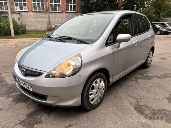 Pelēks Honda Jazz 2006 Rīga, ar dzinēja tilpumu 1.30 L un nobraukumu 162 tūkst. km par 1100 €, foto 3 vietnē AUTOMOTO.COM.LV
