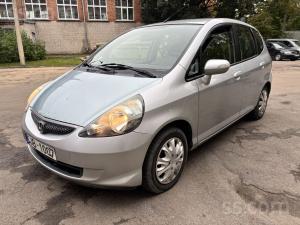 Pelēks Honda Jazz 2006 Rīga, ar dzinēja tilpumu 1.30 L un nobraukumu 162 tūkst. km par 1100 €, foto 3 vietnē AUTOMOTO.COM.LV