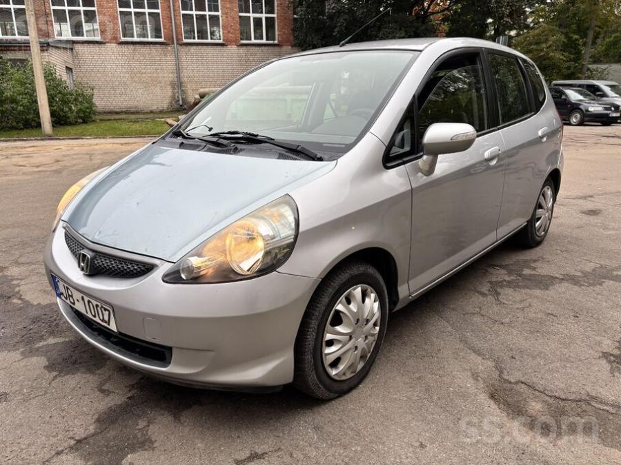 Pelēks Honda Jazz 2006 Rīga, ar dzinēja tilpumu 1.30 L un nobraukumu 162 tūkst. km par 1100 €, foto 3 vietnē AUTOMOTO.COM.LV