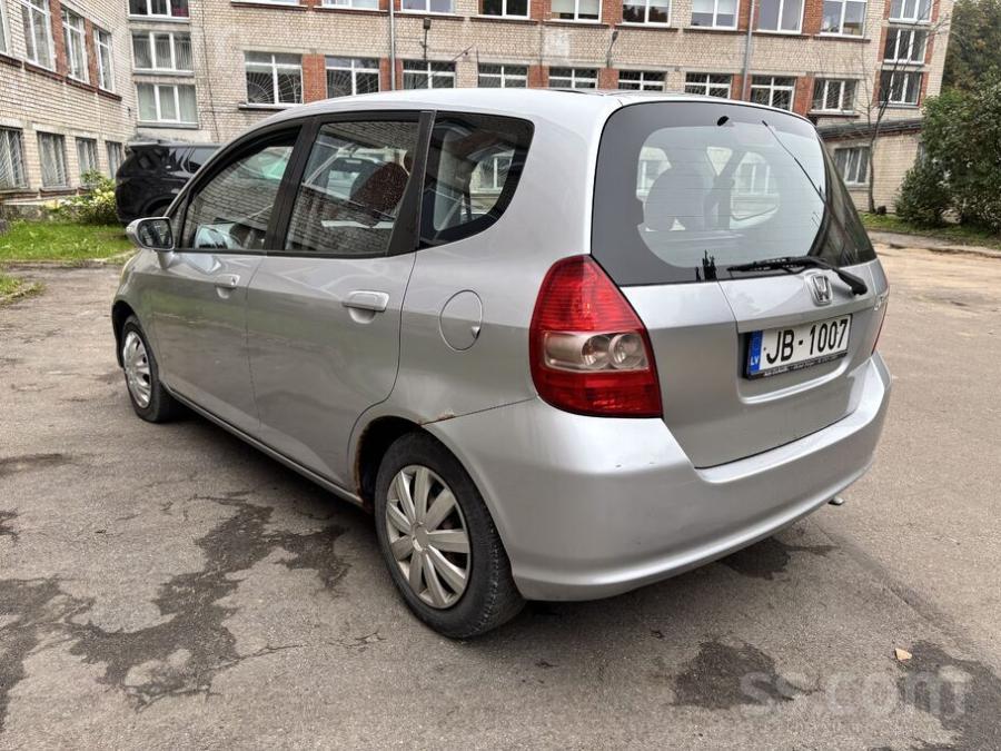 Pelēks Honda Jazz 2006 Rīga, ar dzinēja tilpumu 1.30 L un nobraukumu 162 tūkst. km par 1100 €, foto 4 vietnē AUTOMOTO.COM.LV
