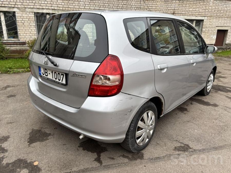 Pelēks Honda Jazz 2006 Rīga, ar dzinēja tilpumu 1.30 L un nobraukumu 162 tūkst. km par 1100 €, foto 5 vietnē AUTOMOTO.COM.LV
