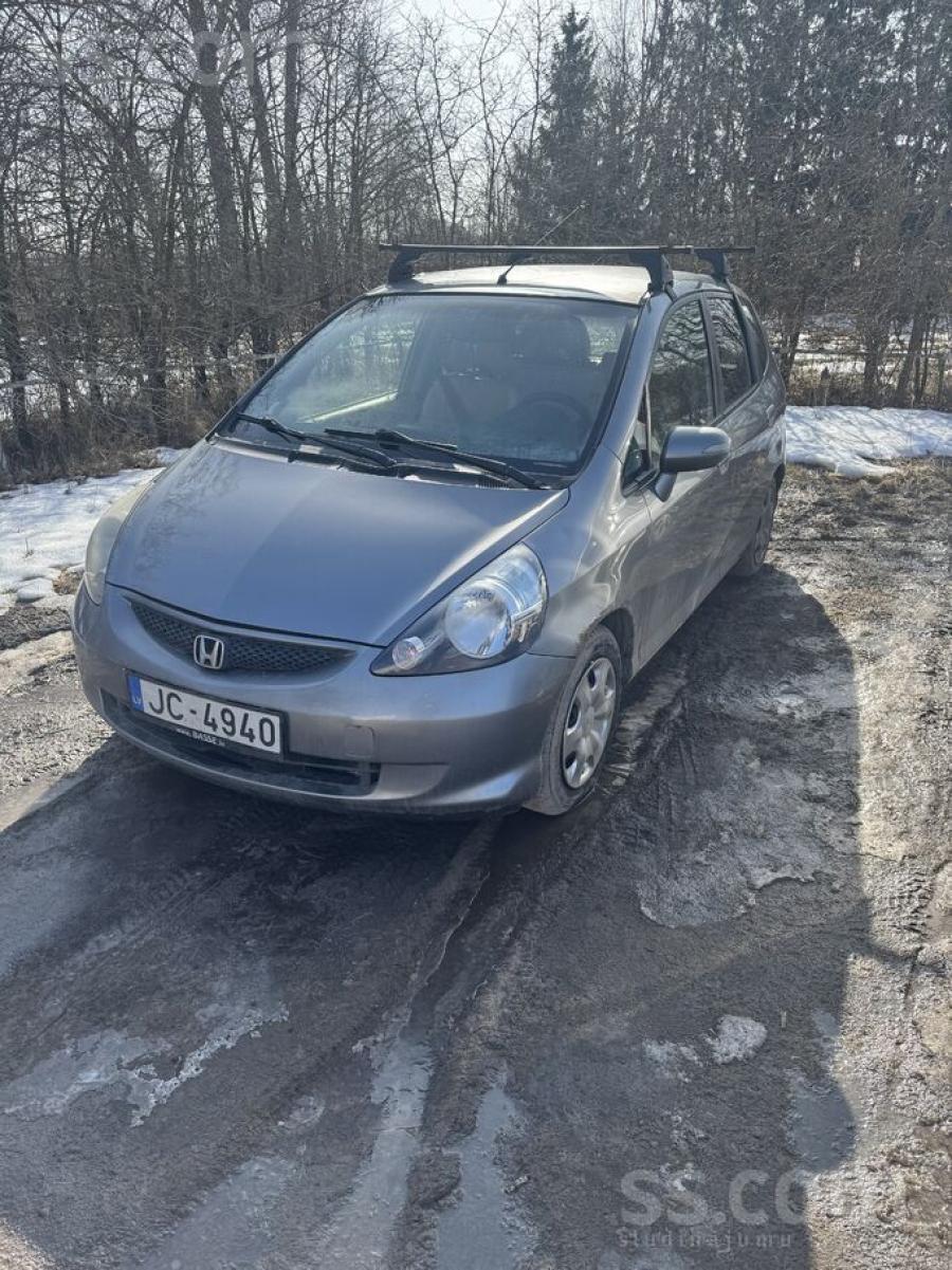 Pelēks Honda Jazz 2007 Ogre, ar dzinēja tilpumu 1.30 L un nobraukumu 256 tūkst. km par 500 €, foto 1 vietnē AUTOMOTO.COM.LV