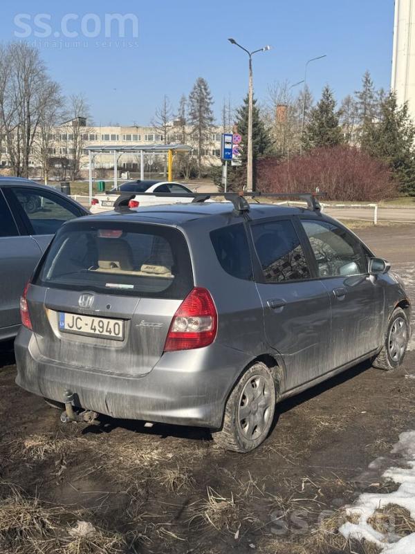 Grey Honda Jazz 2007 in Ogre, with an engine capacity of 1.30 L and mileage of 256 thousand km for 500 €, photo 2 on AUTOMOTO.COM.LV