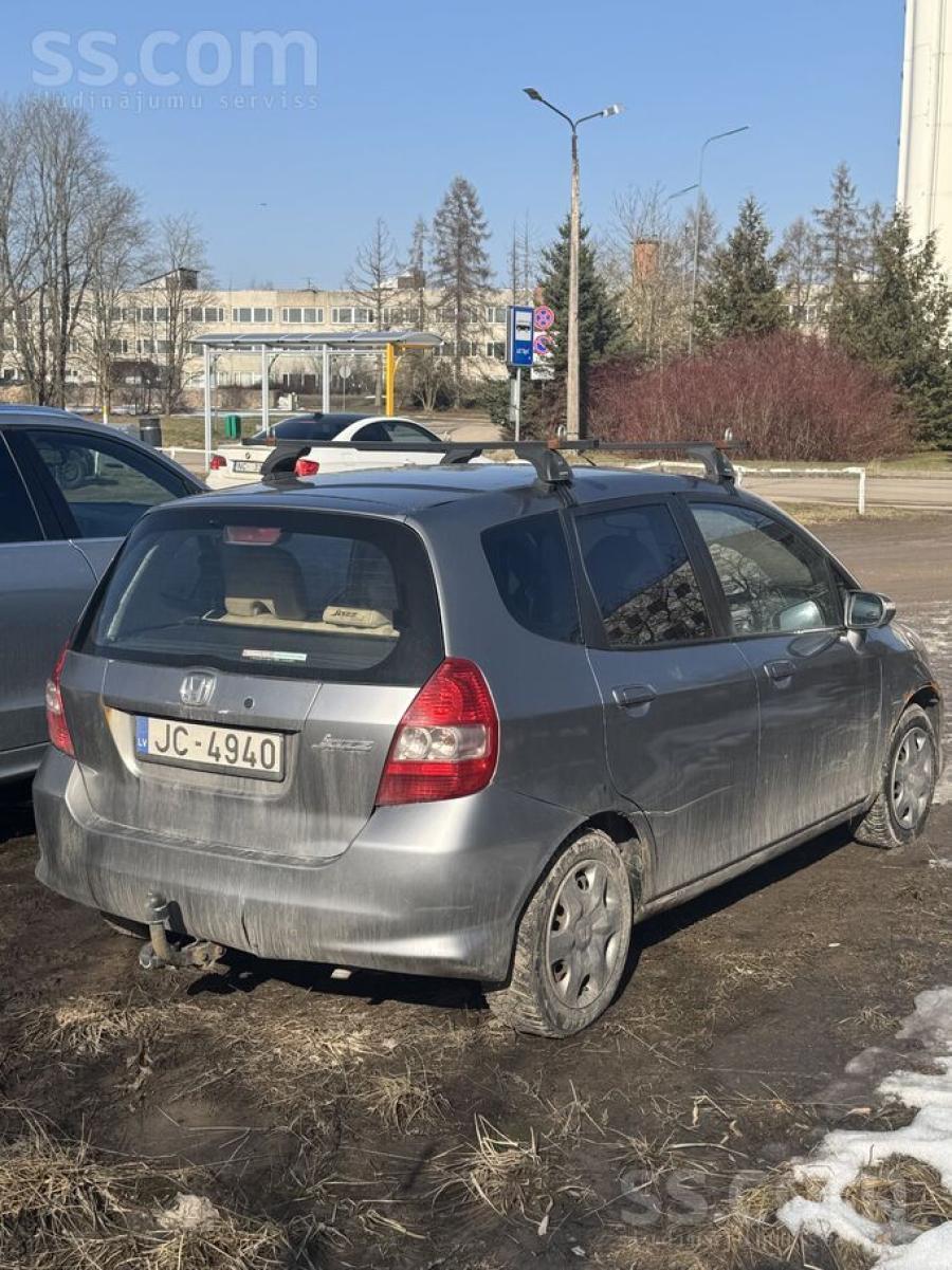 Pelēks Honda Jazz 2007 Ogre, ar dzinēja tilpumu 1.30 L un nobraukumu 256 tūkst. km par 500 €, foto 3 vietnē AUTOMOTO.COM.LV