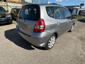 Pelēks Honda Jazz 2007 Kauņa, ar dzinēja tilpumu 1.34 L un nobraukumu 200 tūkst. km par 3400 €, foto 5 vietnē AUTOMOTO.COM.LV