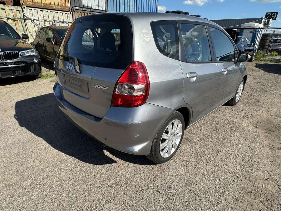 Pelēks Honda Jazz 2007 Kauņa, ar dzinēja tilpumu 1.34 L un nobraukumu 200 tūkst. km par 3400 €, foto 5 vietnē AUTOMOTO.COM.LV
