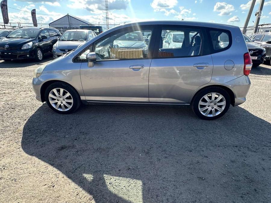 Pelēks Honda Jazz 2007 Kauņa, ar dzinēja tilpumu 1.34 L un nobraukumu 200 tūkst. km par 3400 €, foto 8 vietnē AUTOMOTO.COM.LV