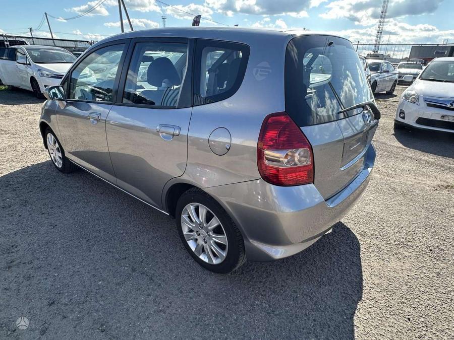 Pelēks Honda Jazz 2007 Kauņa, ar dzinēja tilpumu 1.34 L un nobraukumu 200 tūkst. km par 3400 €, foto 10 vietnē AUTOMOTO.COM.LV