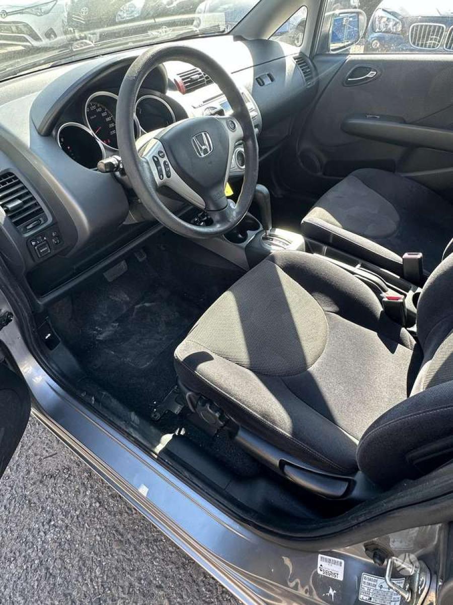Pelēks Honda Jazz 2007 Kauņa, ar dzinēja tilpumu 1.34 L un nobraukumu 200 tūkst. km par 3400 €, foto 14 vietnē AUTOMOTO.COM.LV
