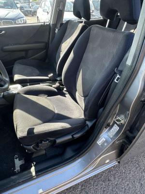 Pelēks Honda Jazz 2007 Kauņa, ar dzinēja tilpumu 1.34 L un nobraukumu 200 tūkst. km par 3400 €, foto 17 vietnē AUTOMOTO.COM.LV