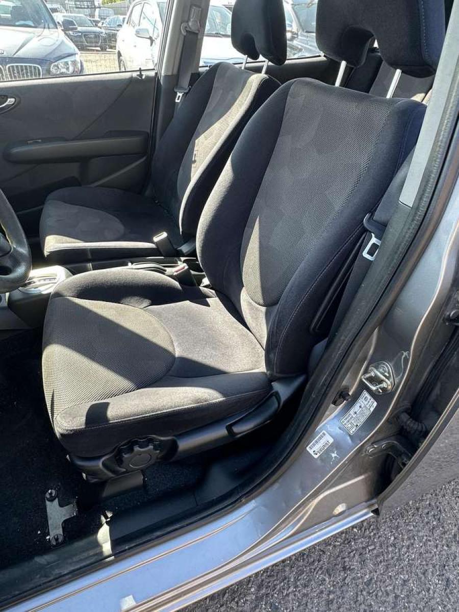 Pelēks Honda Jazz 2007 Kauņa, ar dzinēja tilpumu 1.34 L un nobraukumu 200 tūkst. km par 3400 €, foto 17 vietnē AUTOMOTO.COM.LV