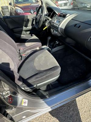 Pelēks Honda Jazz 2007 Kauņa, ar dzinēja tilpumu 1.34 L un nobraukumu 200 tūkst. km par 3400 €, foto 18 vietnē AUTOMOTO.COM.LV