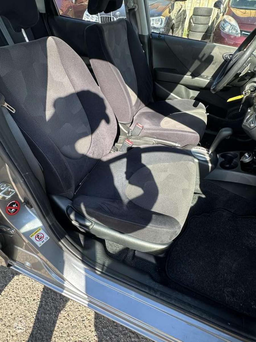 Pelēks Honda Jazz 2007 Kauņa, ar dzinēja tilpumu 1.34 L un nobraukumu 200 tūkst. km par 3400 €, foto 19 vietnē AUTOMOTO.COM.LV