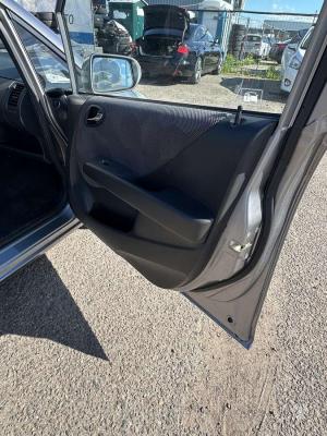 Pelēks Honda Jazz 2007 Kauņa, ar dzinēja tilpumu 1.34 L un nobraukumu 200 tūkst. km par 3400 €, foto 21 vietnē AUTOMOTO.COM.LV