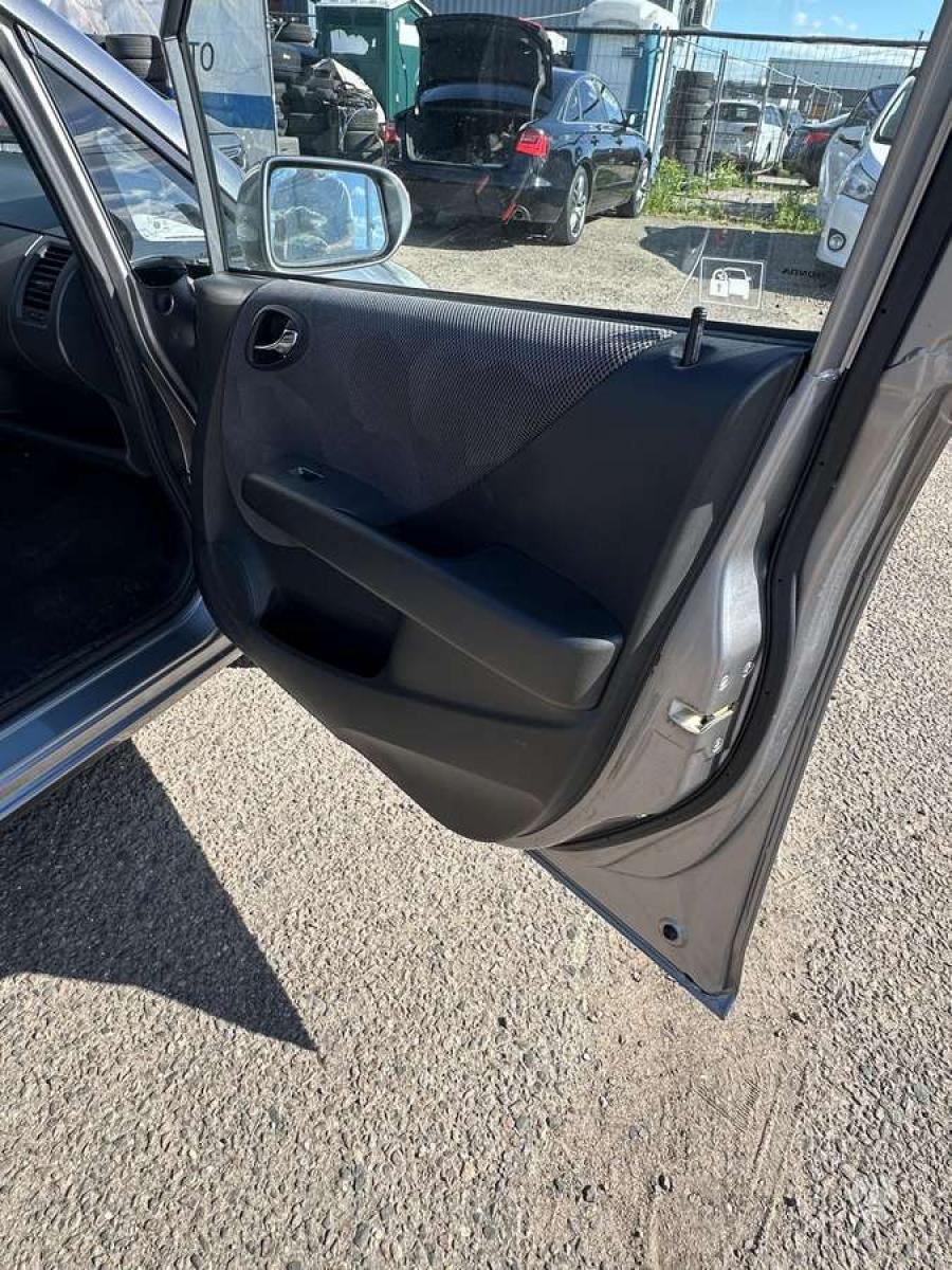 Pelēks Honda Jazz 2007 Kauņa, ar dzinēja tilpumu 1.34 L un nobraukumu 200 tūkst. km par 3400 €, foto 21 vietnē AUTOMOTO.COM.LV