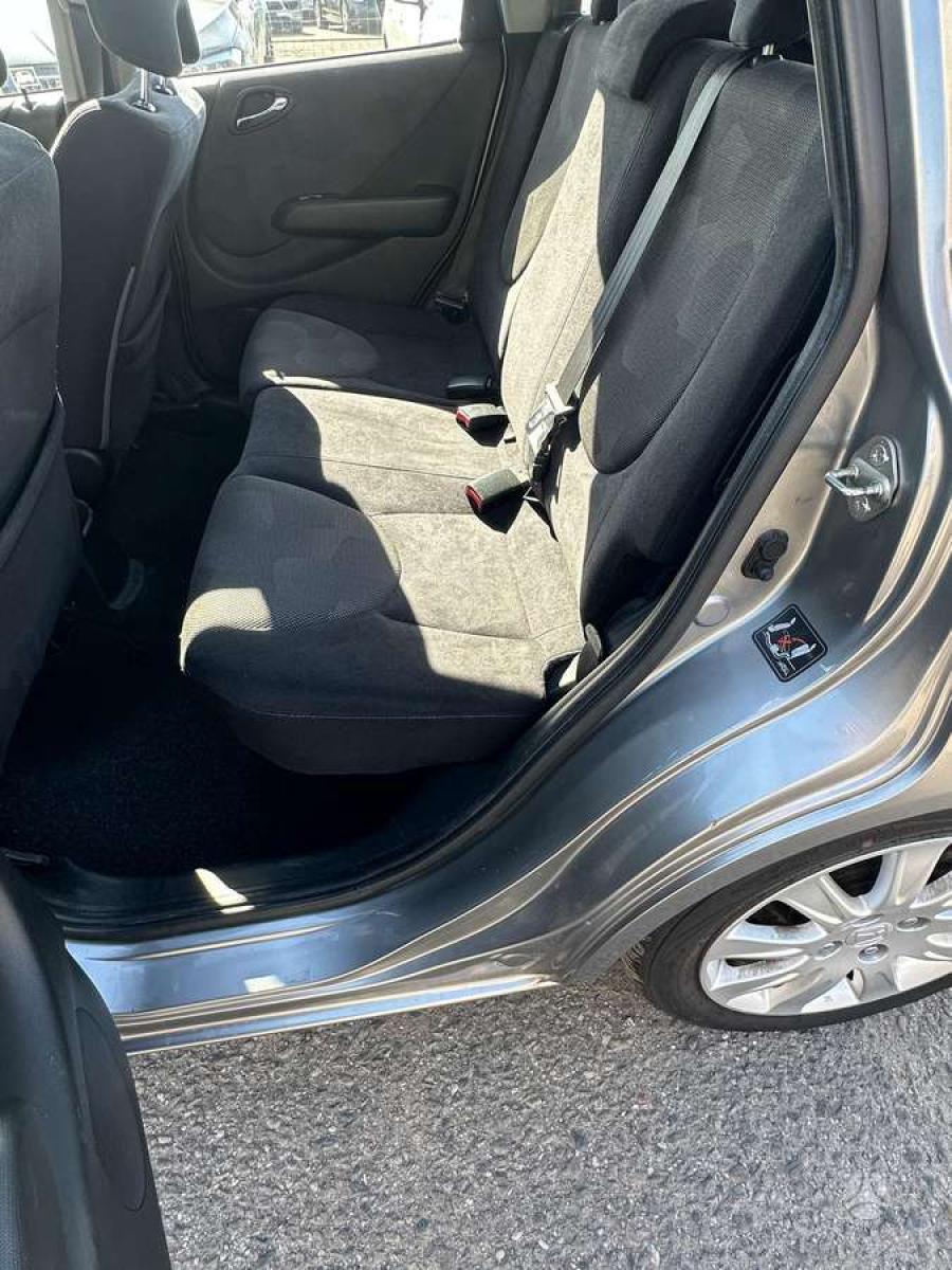 Pelēks Honda Jazz 2007 Kauņa, ar dzinēja tilpumu 1.34 L un nobraukumu 200 tūkst. km par 3400 €, foto 22 vietnē AUTOMOTO.COM.LV