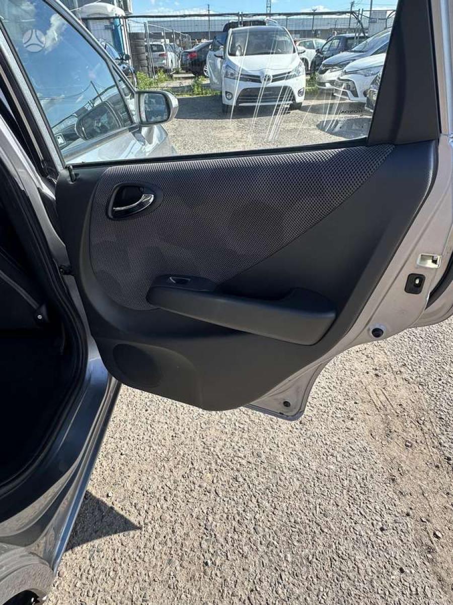 Pelēks Honda Jazz 2007 Kauņa, ar dzinēja tilpumu 1.34 L un nobraukumu 200 tūkst. km par 3400 €, foto 24 vietnē AUTOMOTO.COM.LV