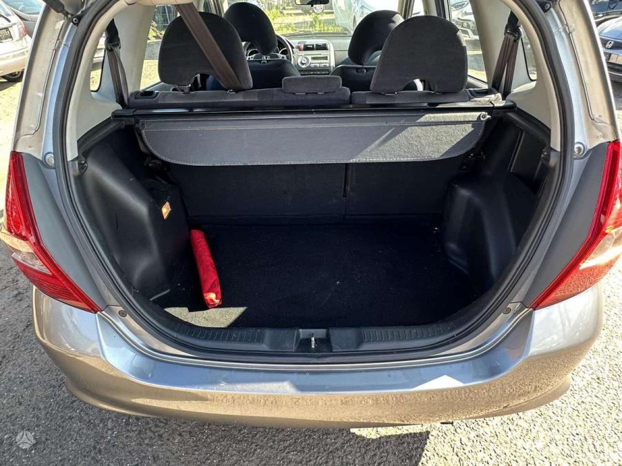 Pelēks Honda Jazz 2007 Kauņa, ar dzinēja tilpumu 1.34 L un nobraukumu 200 tūkst. km par 3400 €, foto 25 vietnē AUTOMOTO.COM.LV