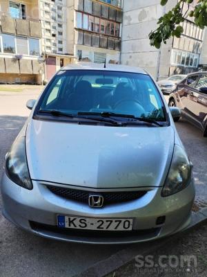 Grey Honda Jazz 2007 in Riga, with an engine capacity of 1.30 L and mileage of 200 thousand km for 1200 €, photo 5 on AUTOMOTO.COM.LV