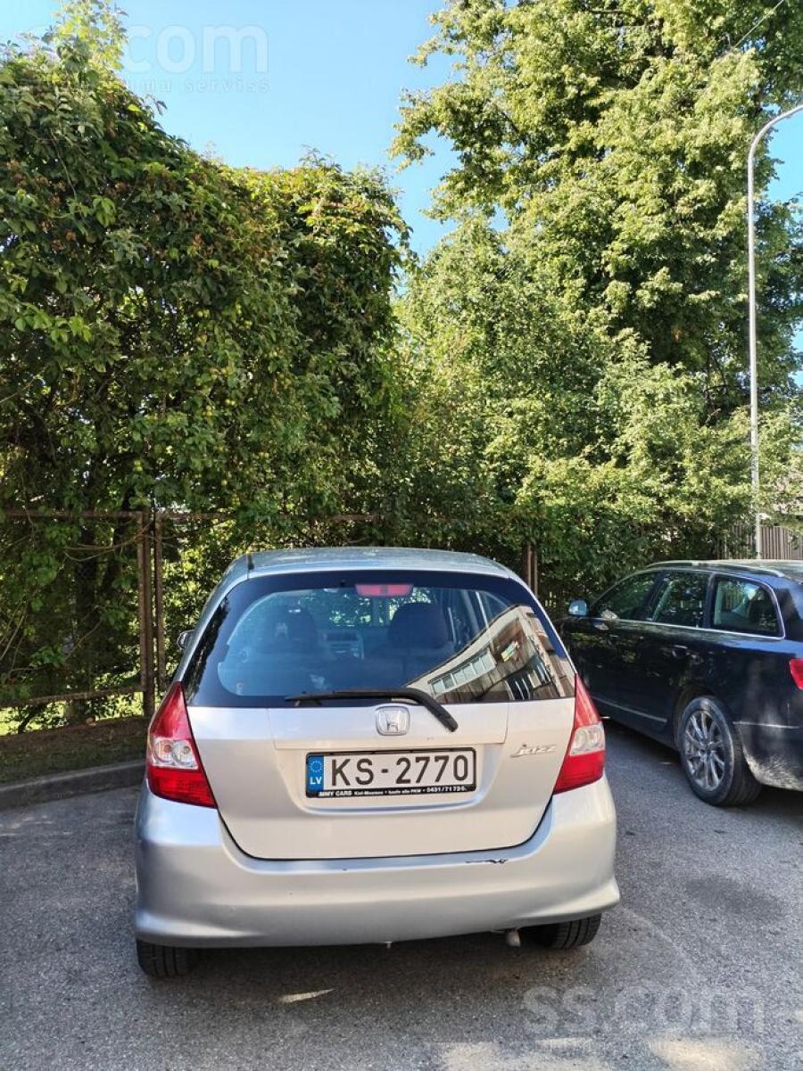 Grey Honda Jazz 2007 in Riga, with an engine capacity of 1.30 L and mileage of 200 thousand km for 1200 €, photo 6 on AUTOMOTO.COM.LV