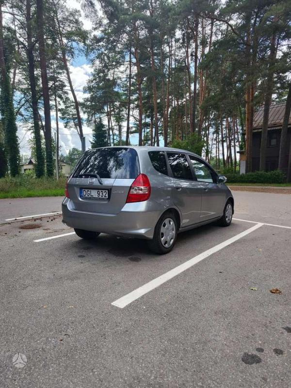Grey Honda Jazz 2007 in Kaunas, with an engine capacity of 1.34 L and mileage of 142 thousand km for 2600 €, photo 2 on AUTOMOTO.COM.LV