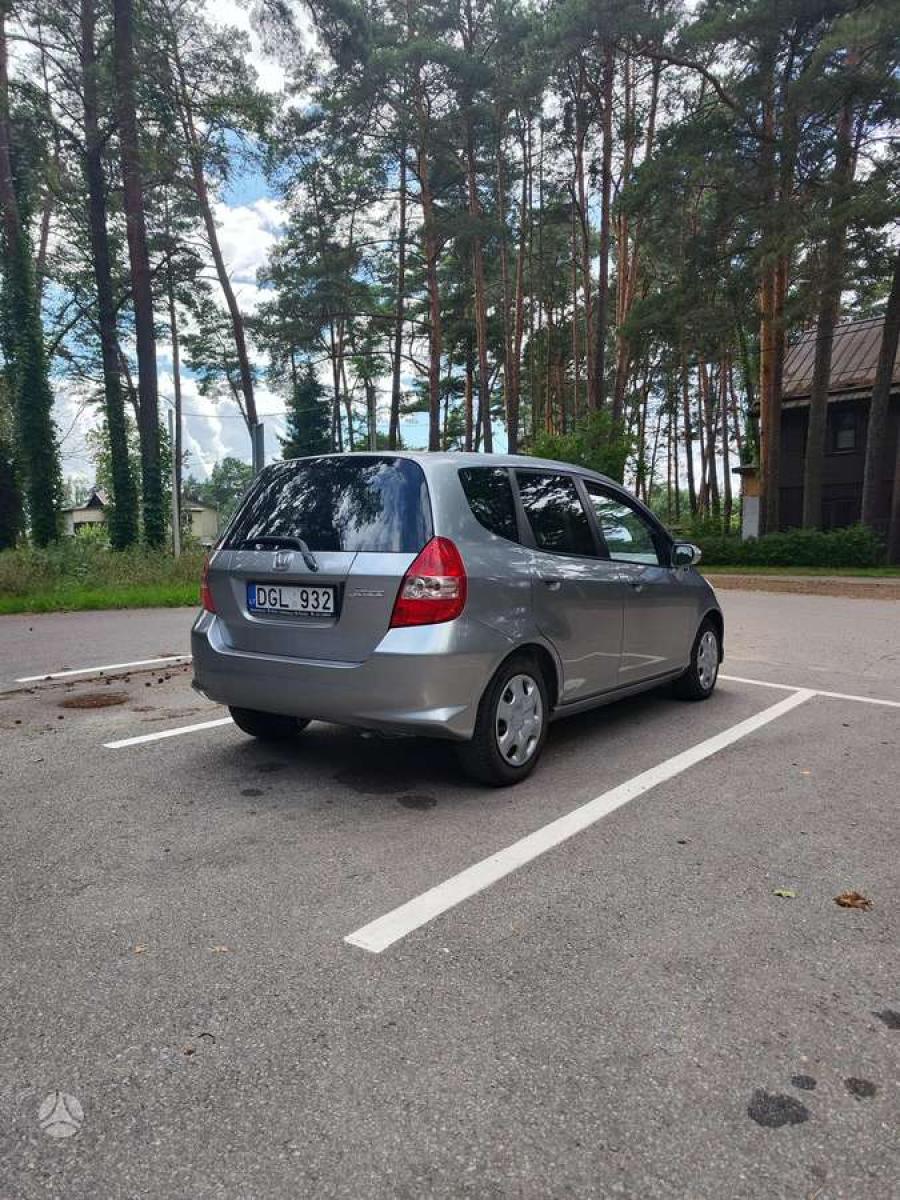 Grey Honda Jazz 2007 in Kaunas, with an engine capacity of 1.34 L and mileage of 142 thousand km for 2600 €, photo 3 on AUTOMOTO.COM.LV
