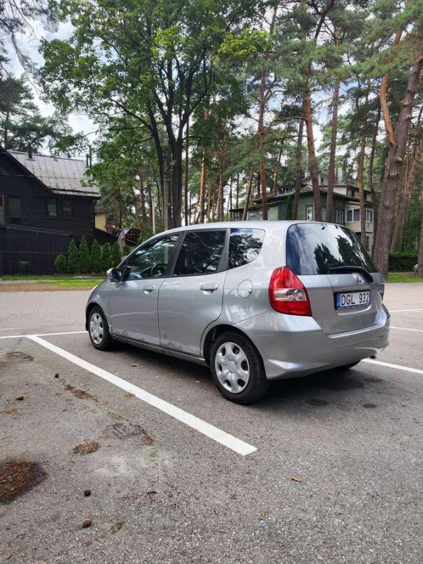 Grey Honda Jazz 2007 in Kaunas, with an engine capacity of 1.34 L and mileage of 142 thousand km for 2600 €, photo 4 on AUTOMOTO.COM.LV