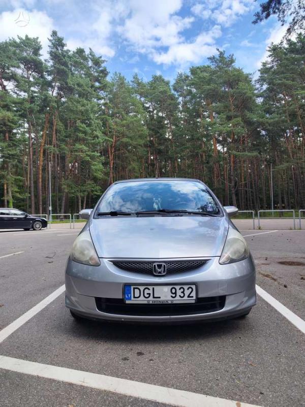 Grey Honda Jazz 2007 in Kaunas, with an engine capacity of 1.34 L and mileage of 142 thousand km for 2600 €, photo 7 on AUTOMOTO.COM.LV