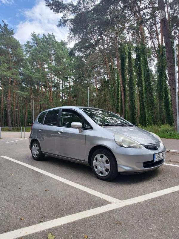 Grey Honda Jazz 2007 in Kaunas, with an engine capacity of 1.34 L and mileage of 142 thousand km for 2600 €, photo 8 on AUTOMOTO.COM.LV