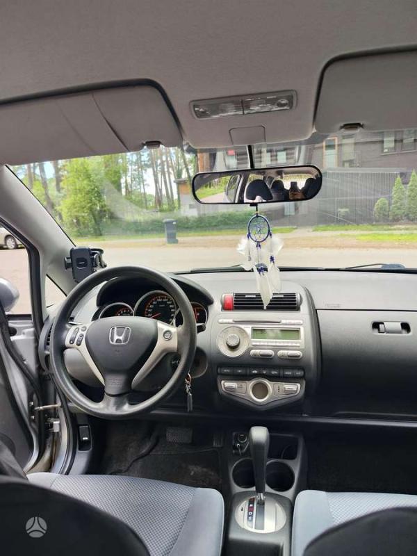 Grey Honda Jazz 2007 in Kaunas, with an engine capacity of 1.34 L and mileage of 142 thousand km for 2600 €, photo 9 on AUTOMOTO.COM.LV
