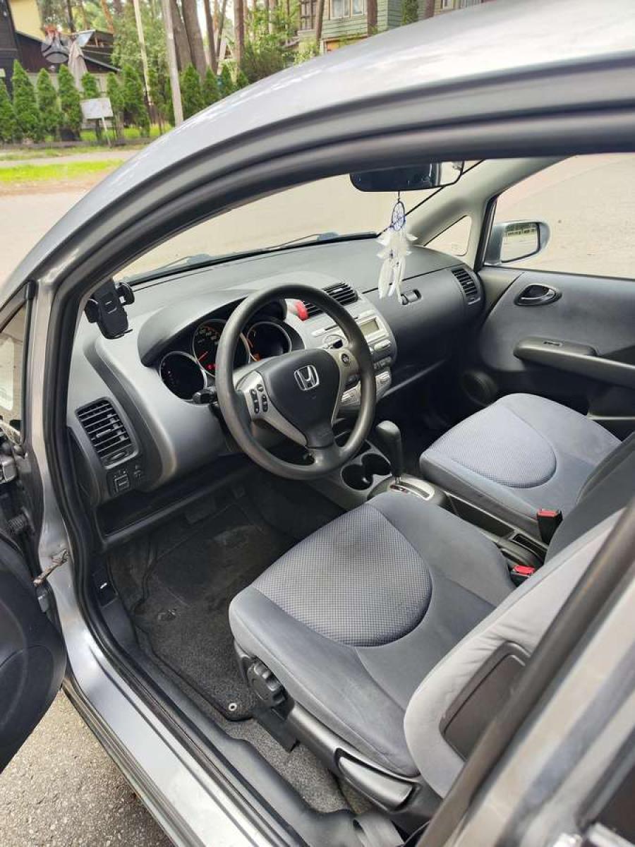 Grey Honda Jazz 2007 in Kaunas, with an engine capacity of 1.34 L and mileage of 142 thousand km for 2600 €, photo 15 on AUTOMOTO.COM.LV