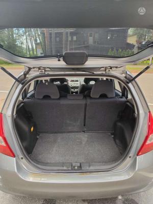 Grey Honda Jazz 2007 in Kaunas, with an engine capacity of 1.34 L and mileage of 142 thousand km for 2600 €, photo 20 on AUTOMOTO.COM.LV