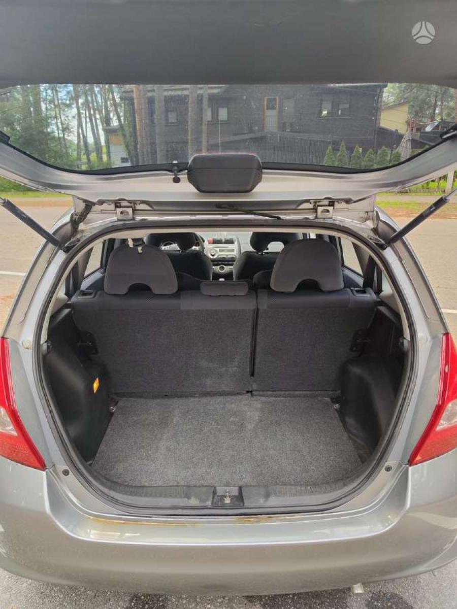 Grey Honda Jazz 2007 in Kaunas, with an engine capacity of 1.34 L and mileage of 142 thousand km for 2600 €, photo 20 on AUTOMOTO.COM.LV