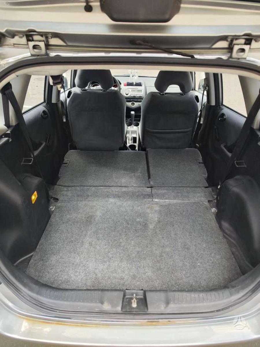 Grey Honda Jazz 2007 in Kaunas, with an engine capacity of 1.34 L and mileage of 142 thousand km for 2600 €, photo 21 on AUTOMOTO.COM.LV