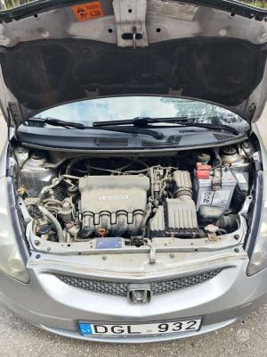 Grey Honda Jazz 2007 in Kaunas, with an engine capacity of 1.34 L and mileage of 142 thousand km for 2600 €, photo 22 on AUTOMOTO.COM.LV