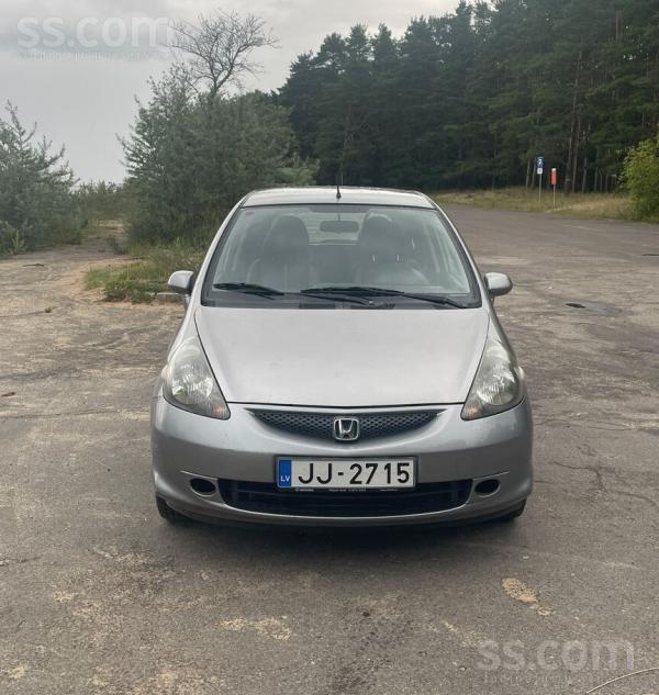 Pelēks Honda Jazz 2007 Rīga, ar dzinēja tilpumu 1.30 L un nobraukumu 183 tūkst. km par 1600 €, foto 3 vietnē AUTOMOTO.COM.LV