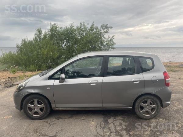 Pelēks Honda Jazz 2007 Rīga, ar dzinēja tilpumu 1.30 L un nobraukumu 183 tūkst. km par 1600 €, foto 5 vietnē AUTOMOTO.COM.LV