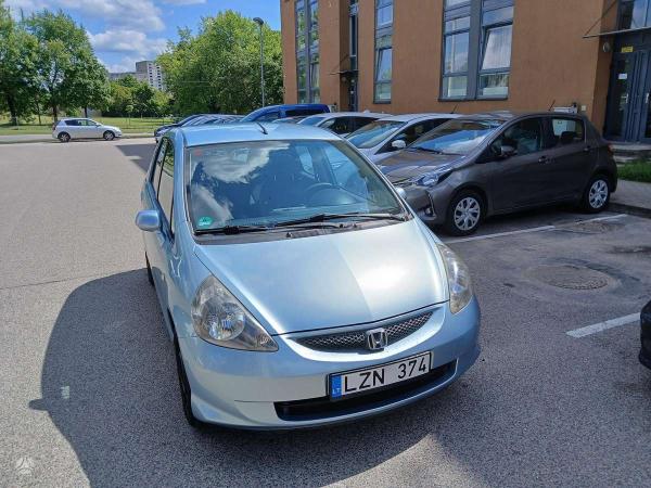 Grey Honda Jazz 2007 in Vilnius, with an engine capacity of 1.24 L and mileage of 180 thousand km for 1050 €, photo 5 on AUTOMOTO.COM.LV