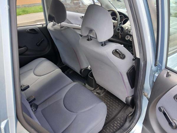 Grey Honda Jazz 2007 in Vilnius, with an engine capacity of 1.24 L and mileage of 180 thousand km for 1050 €, photo 9 on AUTOMOTO.COM.LV
