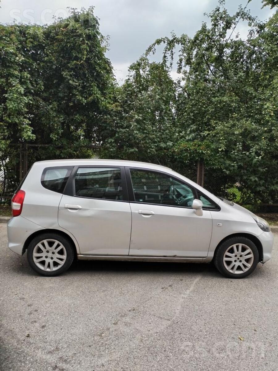 Pelēks Honda Jazz 2007 Rīga, ar dzinēja tilpumu 1.30 L un nobraukumu 200 tūkst. km par 1349 €, foto 3 vietnē AUTOMOTO.COM.LV