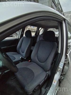Pelēks Honda Jazz 2007 Rīga, ar dzinēja tilpumu 1.30 L un nobraukumu 200 tūkst. km par 1349 €, foto 4 vietnē AUTOMOTO.COM.LV